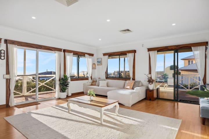 Peppy View Beach House – Ocean Views & Family Fun - Bunbury