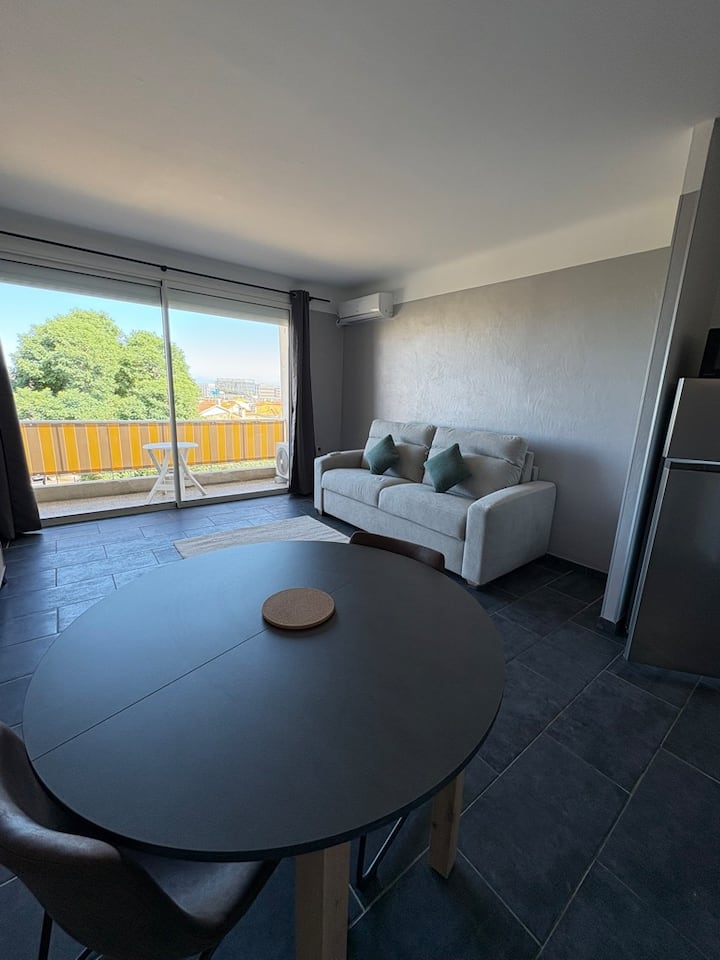 Studio Paisible Avec Piscine - Saint-Laurent-du-Var