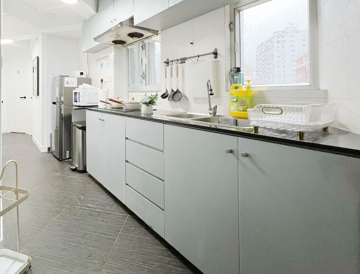 Large Bright 5br@1 Min Wanchai Mtr & 6 Min Hkcec - Hong Kong