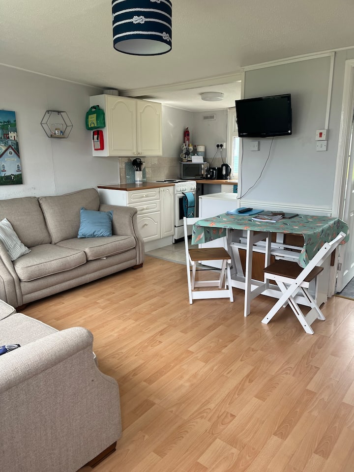 Sunshine Chalet Sleeps 4 - Clovelly