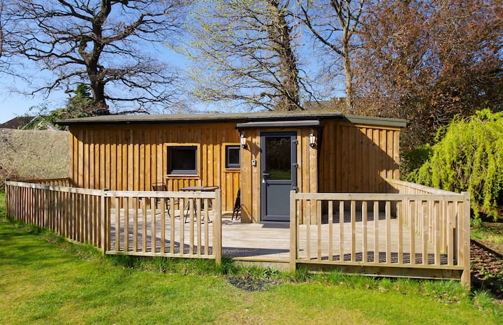Cat-friendly Cabin In Historic Walled Garden - リンリスゴー