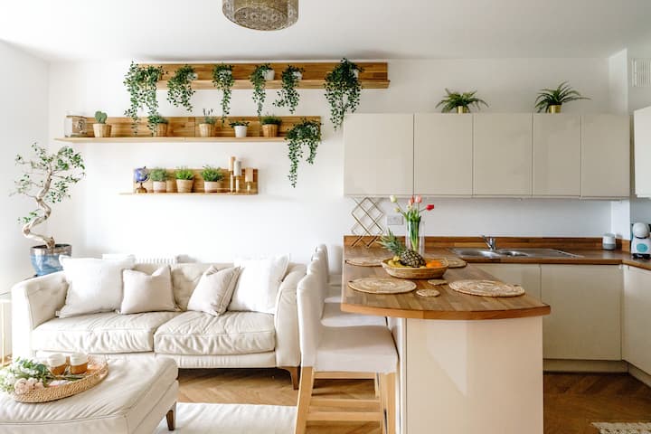 The Riverside Haven – City Centre + Parking - Newport