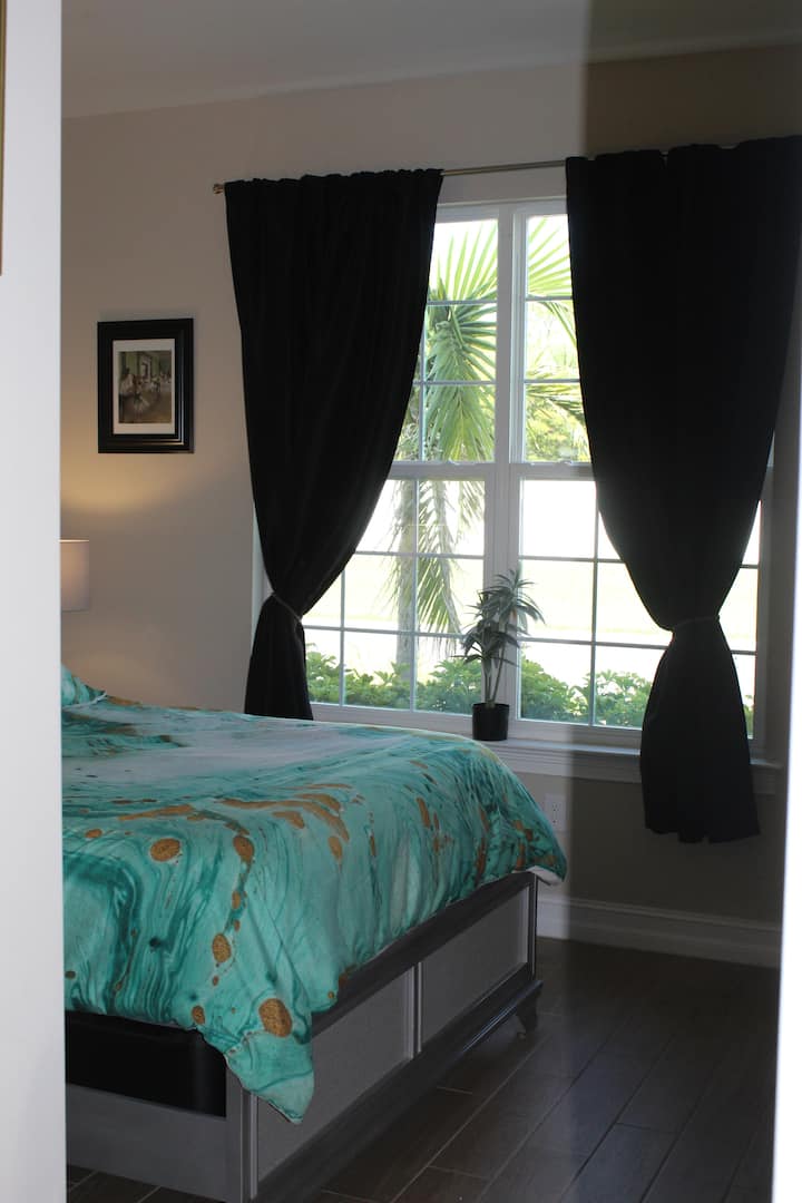 Private Oasis - Lakeview Home - Venice, FL