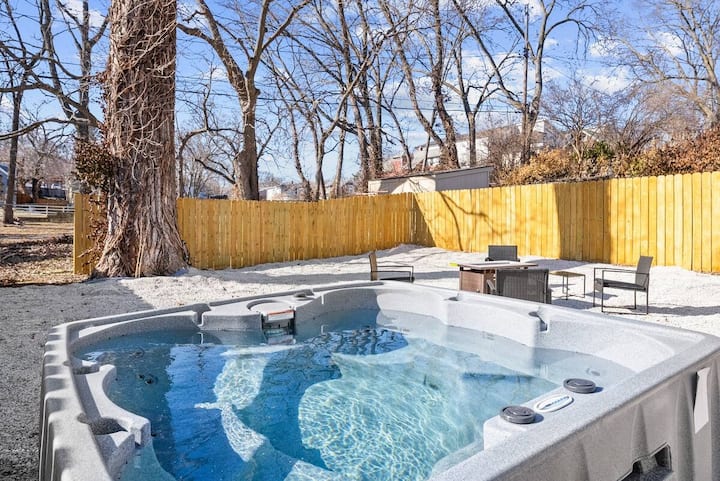 564) Massive 5 Bedroom With Hot Tub/close To Plaza - Kansas City, KS