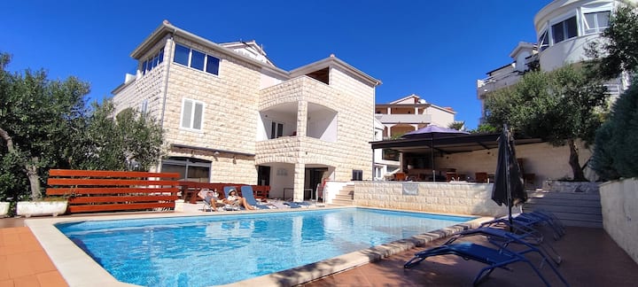 Penthouse With Gorgeous Terrace - Hvar