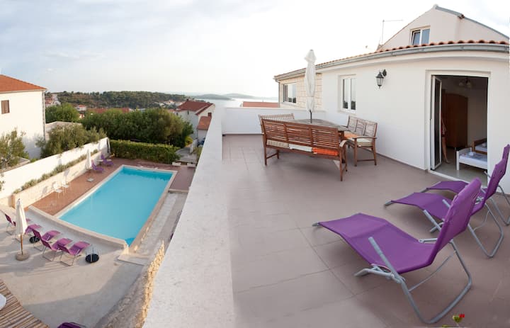 Penthouse With Gorgeous Terrace - Hvar