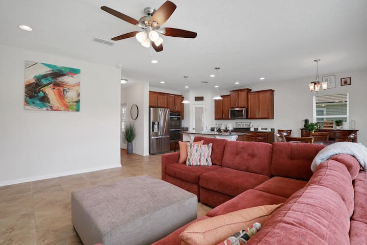 Spacious 4b/4b Villa Near Jax Airport & Beaches - Jacksonville, FL