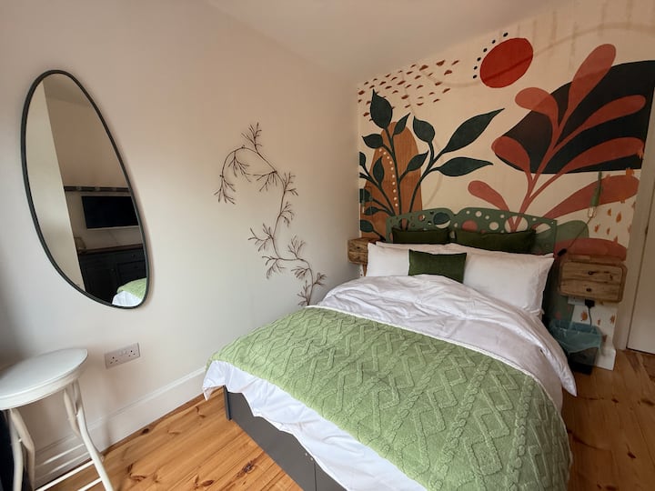 Seaweed Suite, Privately Situated - Holywell