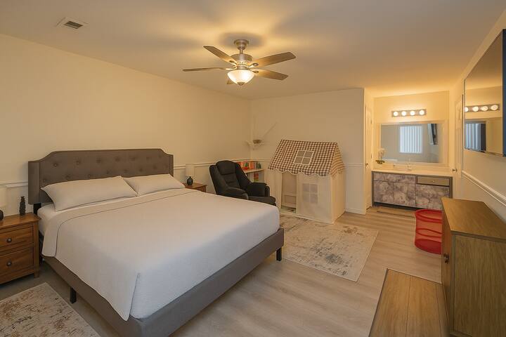 Ev-ready Home Near Dt Naperville - Naperville, IL