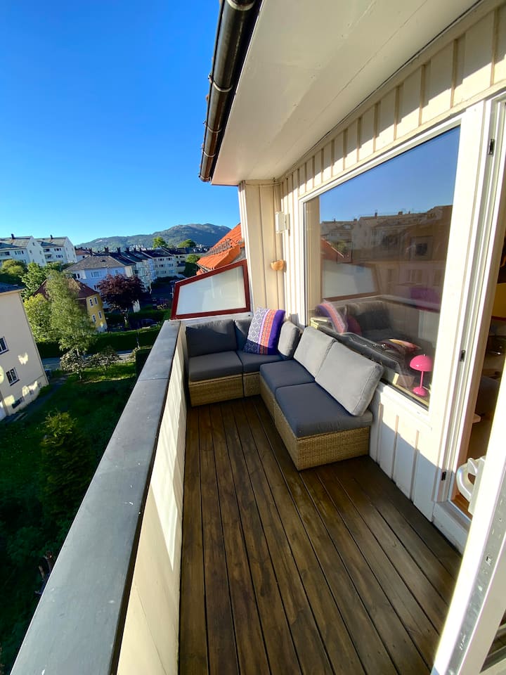 Moderne Og Lys Byhjem I Rolig Område Nær Bybanen - Bergen Airport (BGO)