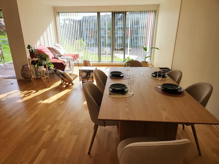 Bright Spacious Lounge Between Pines & City - Aéroport de Bergen (BGO)