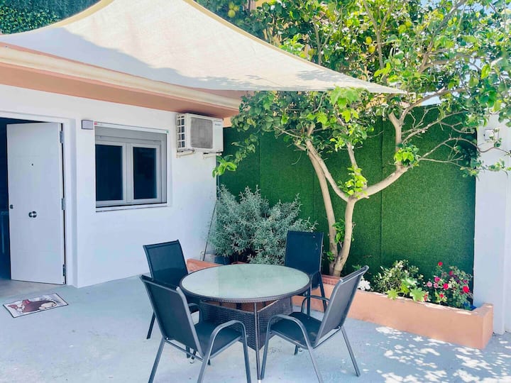 Patio Privado: Estaciona Tu Vehículo Con Seguridad - Algeciras