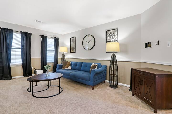 Spacious Group Retreat W/ Spa - Tomball, TX