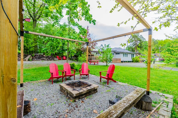 Cozy Private Beach Side 3 Bedroom Cottage - Port Colborne