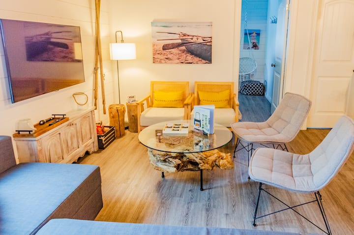 Cozy Private Beach Side 3 Bedroom Cottage - Port Colborne