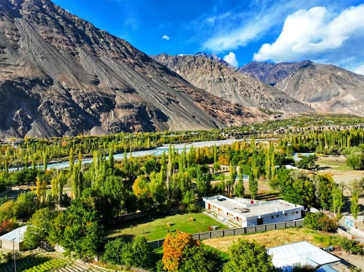Welcome To The Chinar House - Pakistan