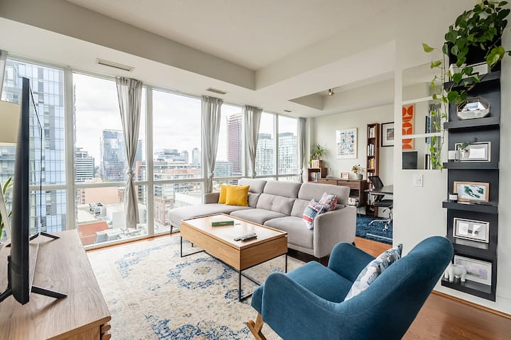 Designer King East 1br Condo • Parking • Best View - Toronto