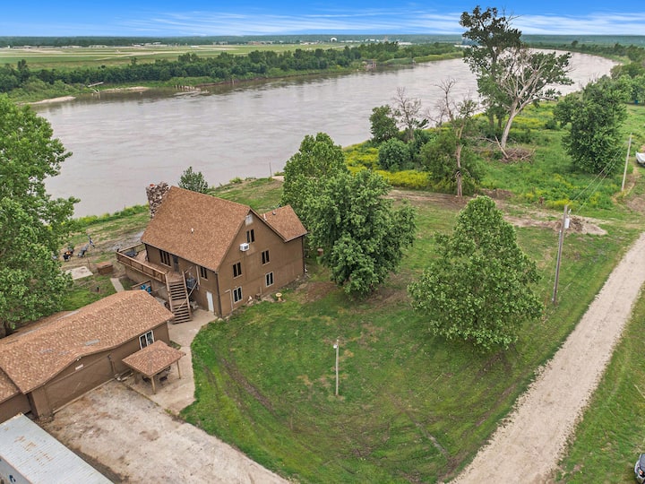 Relaxing River Cabin! - Omaha, NE