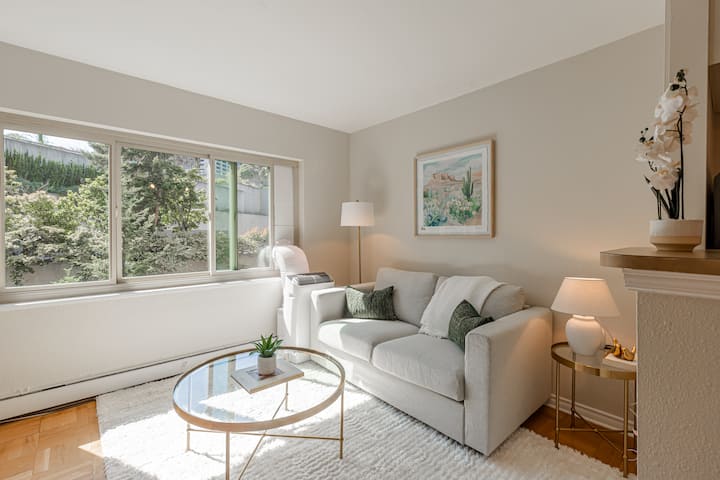 Serene Urban Retreat With Modern Luxury - Pioneer Square - Seattle