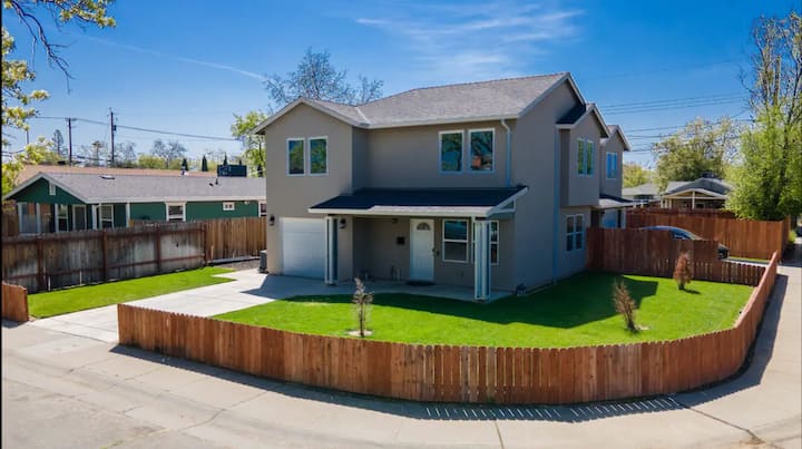 Perfect For Midterm Stays• Fully Furnished - Sacramento