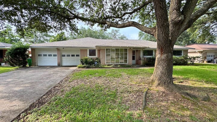 Large 4br Retreat In Baytown - Baytown, TX