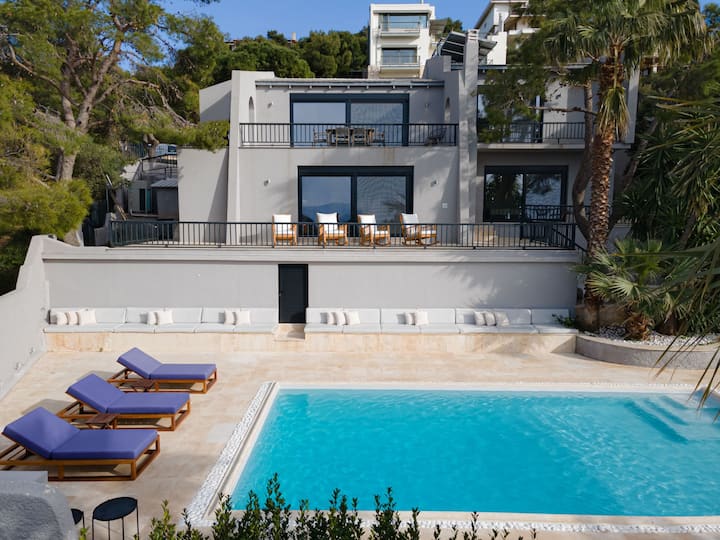 Athenian Black Villa - Milos