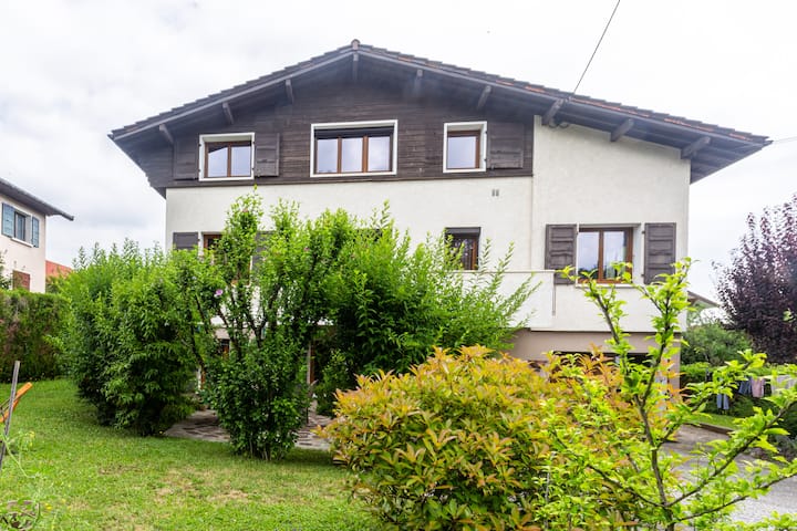 Vaste Appartement Avec Jardin Et Parking - Annecy