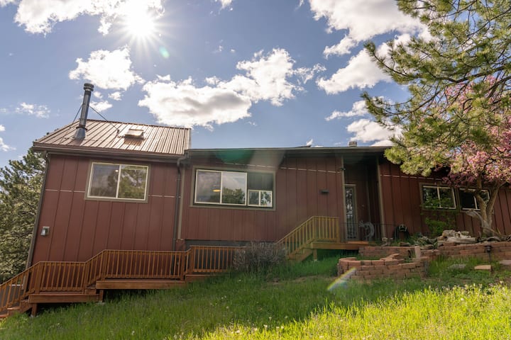 Spacious Mountain Home - Evergreen, CO