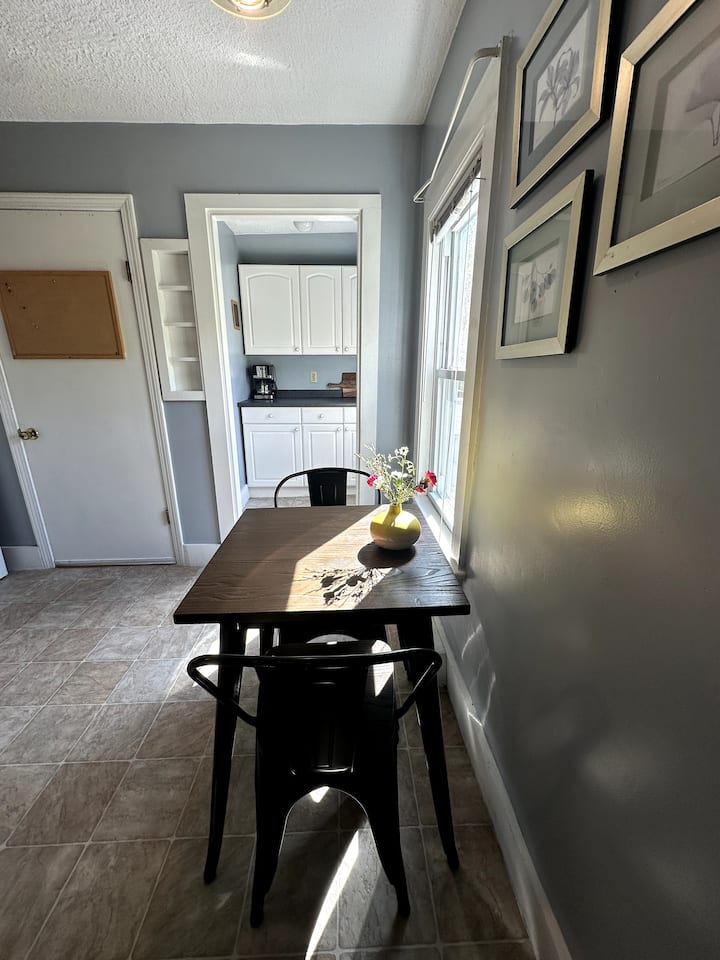 Quaint 2 Bdrm Apt, Extendedstay - Portland, ME