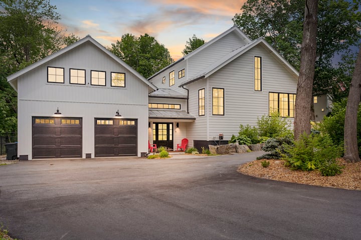 Amazing House On A Dead End. - Cape Elizabeth, ME