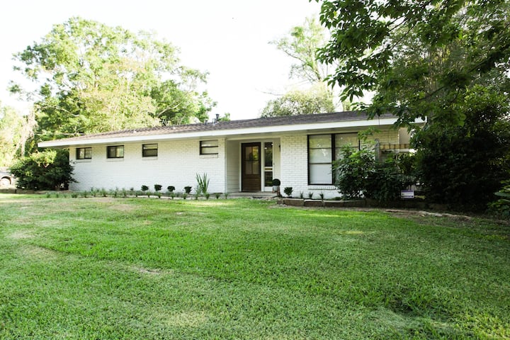 Near Lsu Lakes - South Downs - Baton Rouge, LA