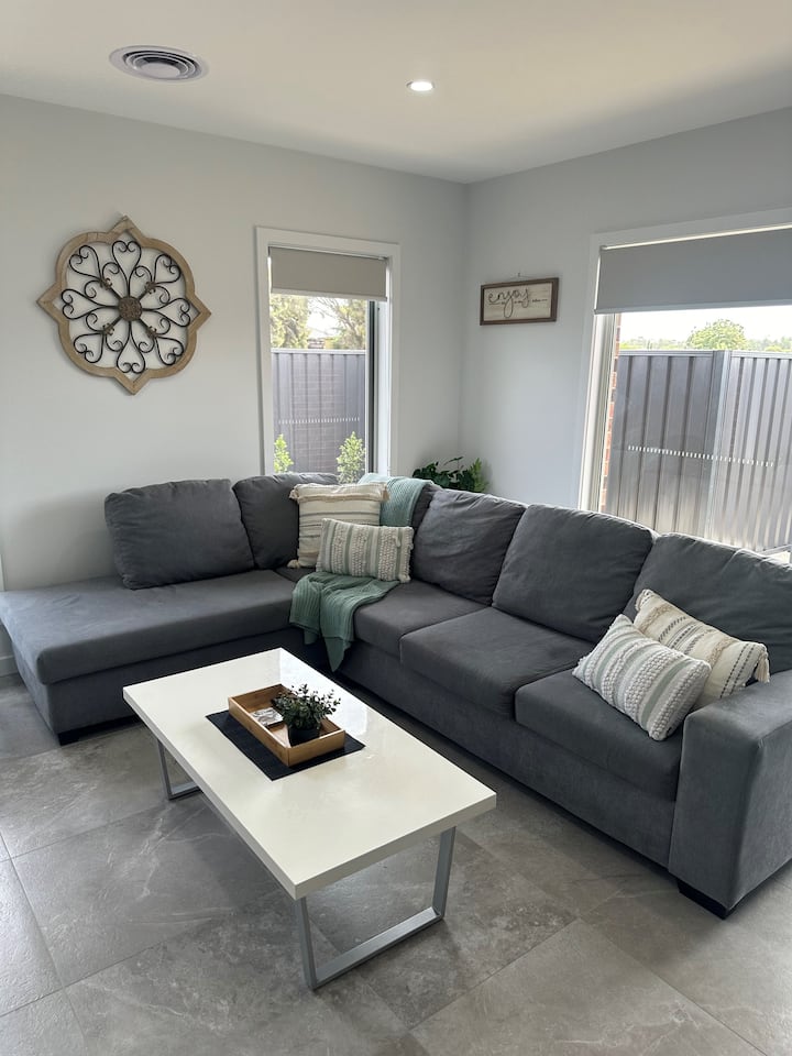 L'barza Convenient Executive 2br Townhouse - Shepparton