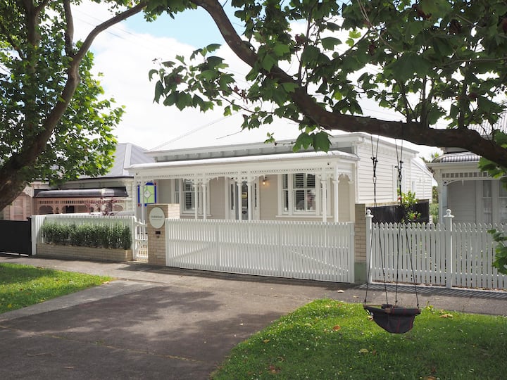 Renovated Villa With Sky Tower View - Auckland