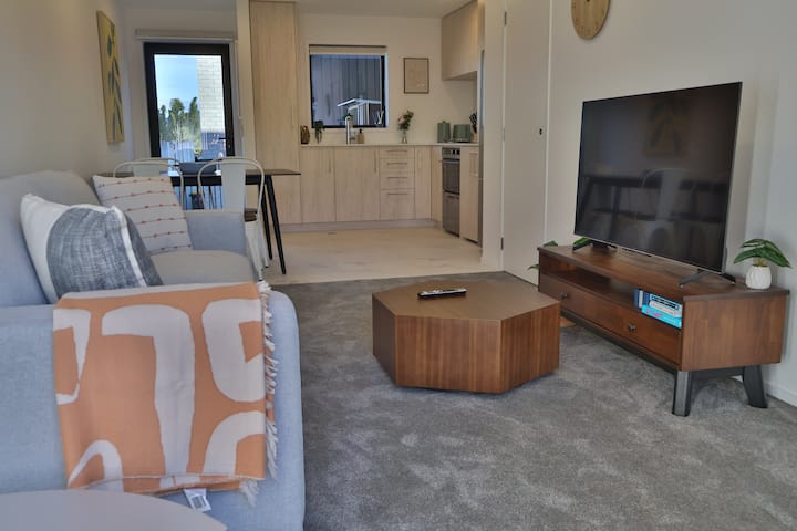 Elegant 2br Stay On Awaroa Road - Auckland