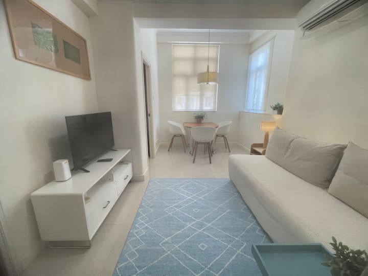 2br Inner City Home Across Mtr - Hong Kong