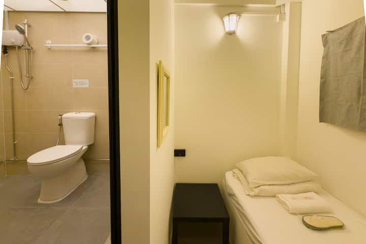 Signature Single Cabin Pod (City Fringe) - Singapore