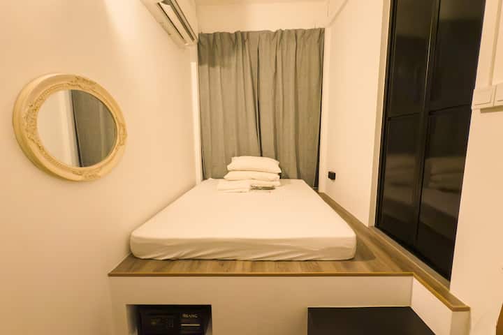 Signature Queen Cabin Pod (City Fringe) - Queenstown