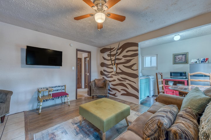 "Safari Suite" - Cozy Retreat @ Enchanted Hideaway - Ruidoso, NM