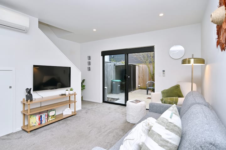 Modern Madras Apartment - Christchurch
