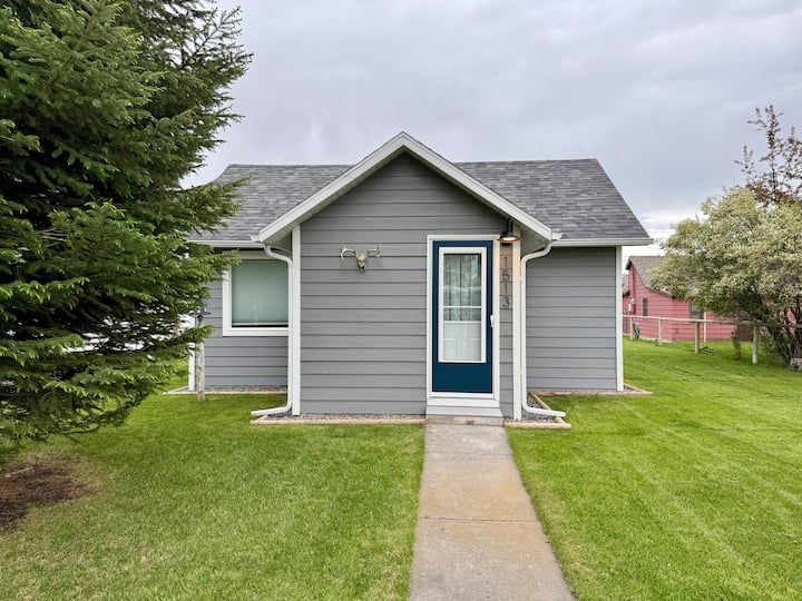 Charming Walkable 1br Cottage + Peaceful Backyard - Cody, WY