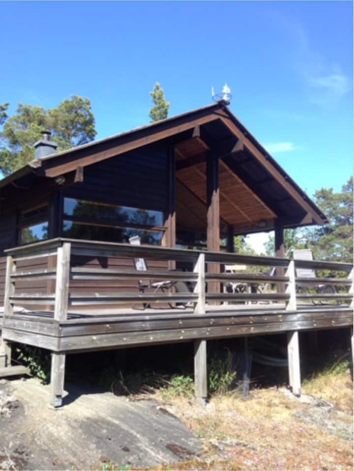 Ljus Stuga M. Havutsikt Och Egen Brygga I Lugn Vik - Sandhamn