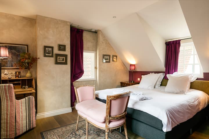 Canal View Junior Suite On The First Floor. - Bruges