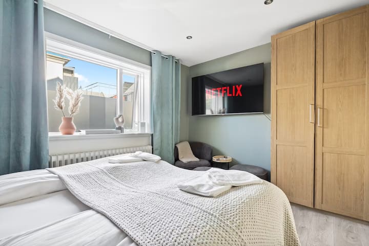 Reykjavík Center, King Bed, 65" Tv With Netflix - Islandia