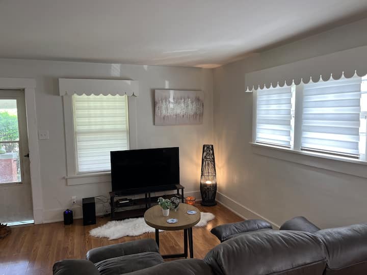 Spacious, Newly Updated 3-bedroom In Decatur - Decatur, IL
