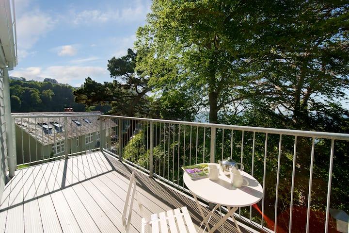 Romantic Coastal Retreat | 1br | Balcony | Parking - Lynmouth