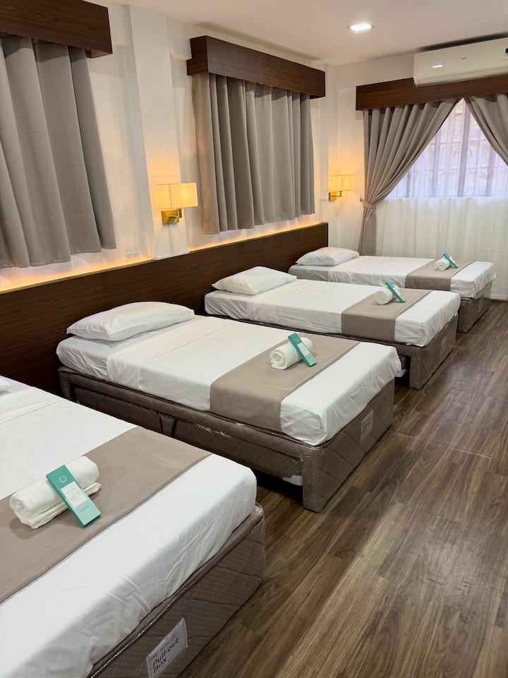Group Room + Free Breakfast - Bacolod