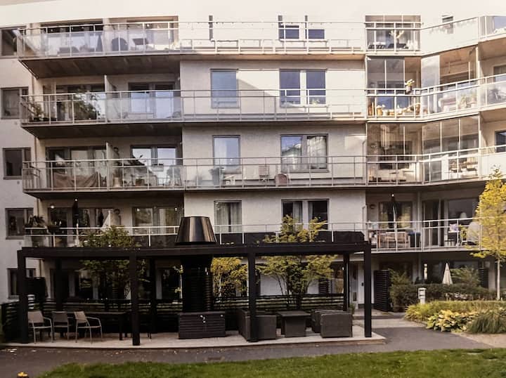 Modern 1,5:a Med Stor Uteplats & Grill – Nära City - Estocolmo