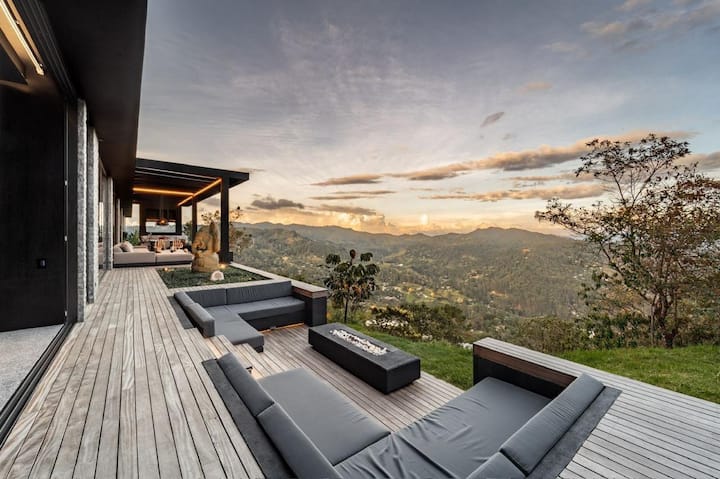 Spectacular House In Llanogrande - Rionegro