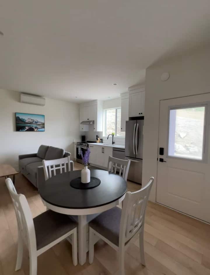 Lakeside Bliss – New 1br Waterfront Retreat - Lake Cowichan