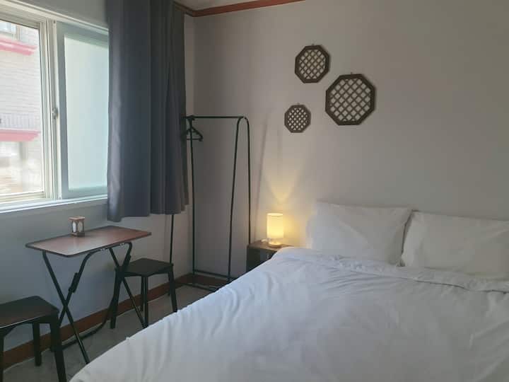 Liebestay _205_남포동번화가.깡통시장5분포차거리1분 전통룸 더블베드 넷플시청가능 - Busan